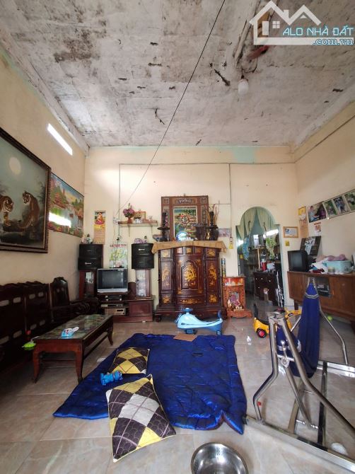 Nhà Cấp 4, đổ tấm sẵn, 5x40, đường 8m đang lên nhựa, Vị Trí Đẹp đầy ...