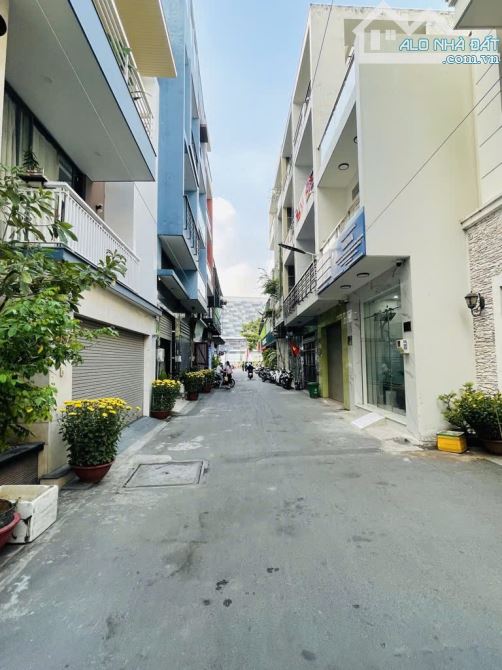 ĐỐI DIỆN AEON TÂN PHÚ – NHÀ ĐẸP 5 TẦNG – HẺM NHỰA 6M – CHỈ 9,9 TỶ ...