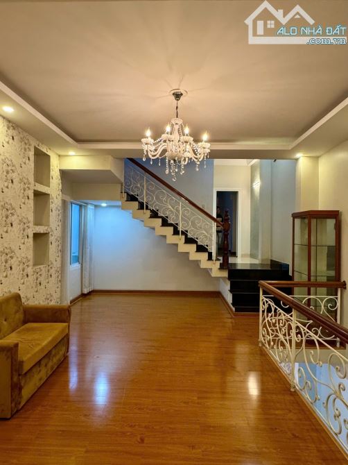 Nhà đẹp 5 tầng TTTP Nha Trang, 91mv ngang 6m, sổ hoàn công, gần chợ Xóm Mới và biển - 17715843