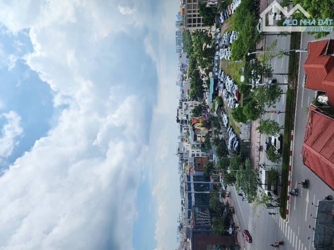 Bán nhà 30m2 -Phúc Lợi-LB- 5 Tầng -MT:4,5m. Giá:5,7x( tỷ) - 17729340