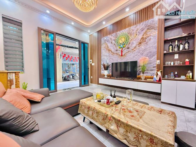 Nhà Miếu Hai Xã - Hồ Sen - Chợ Hàng, Lê Chân, Hải phòng - 17870904