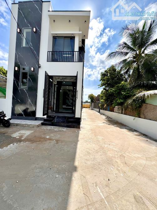 Bán nhà 1 trệt 1 lầu hẻm ôtô pháp lý hoàn công - 17906162