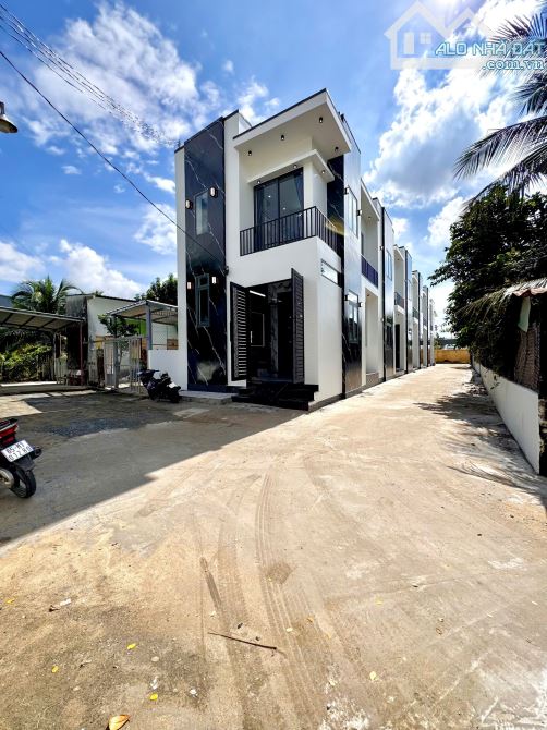Bán nhà 1 trệt 1 lầu hẻm ôtô pháp lý hoàn công - 17906162