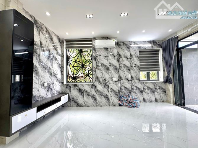 Bán nhà 1 trệt 1 lầu hẻm ôtô pháp lý hoàn công - 17906162
