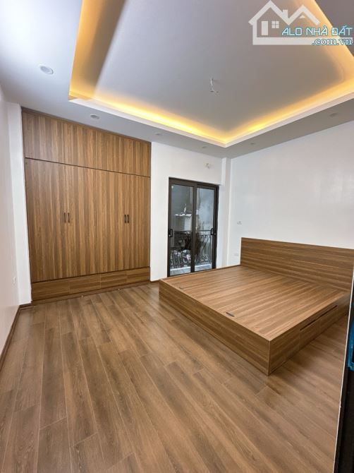 PHỐ TRẦN KHÁT CHÂN, NHÀ 5 TẦNG MỚI KOONG, GẦN Ô TÔ, TRƯỜNG HỌC, SỔ ĐỎ ...