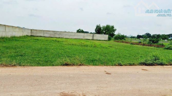 bán gấp 32m ngang đất mặt tiền đường nhựa đức hoà thượng sổ hồng thổ cư ...