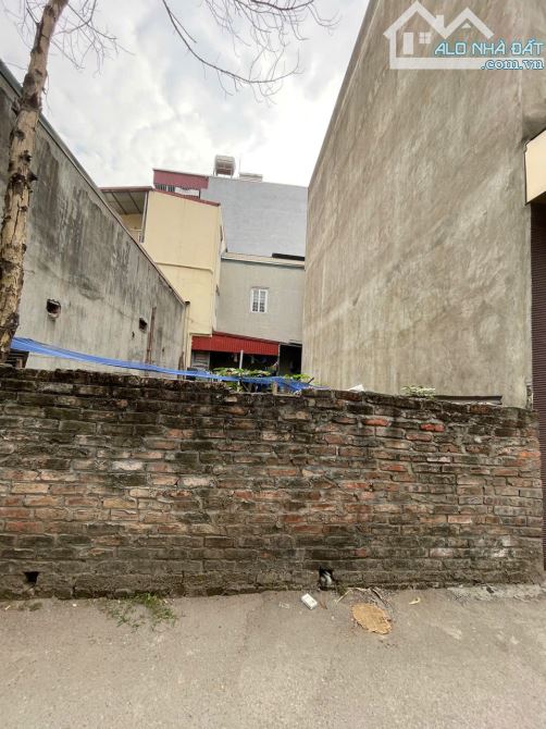 ĐẤT VÙNG LÕI BA ĐÌNH, SÁT MẶT ĐƯỜNG ĐÊ LA THÀNH, 2M RA PHỐ LỚN SẦM UẤT ...