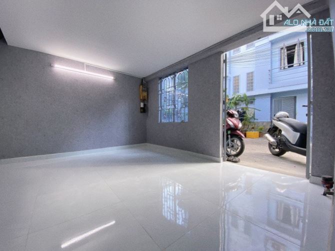 NHÀ 2 TẦNG – NGANG 5M – HẺM TRƯỚC NHÀ GẦN 8M – GẦN CHỢ BÀ CHIỂU - 18283805