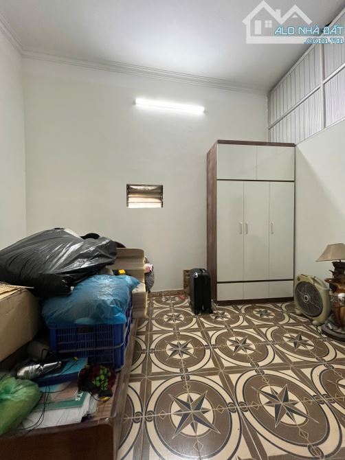 +Cho thuê nhà nguyên căn Lĩnh Nam- Hoàng Mai- Hà Nội +Dt: 100m2x3 tầng ...