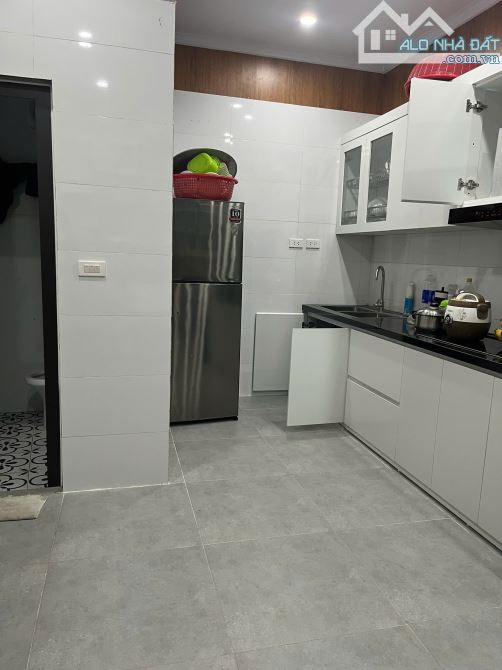 +Cho thuê nhà nguyên căn Lĩnh Nam- Hoàng Mai- Hà Nội +Dt: 100m2x3 tầng ...