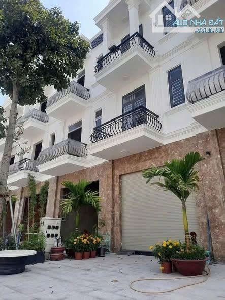 Nhà Uyên Hưng , Tân Uyên , Binh Dương - lãi suất 0% - 18811939